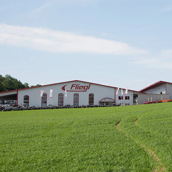 Fliegl Agro-Center с широка гама агро и горско оборудване